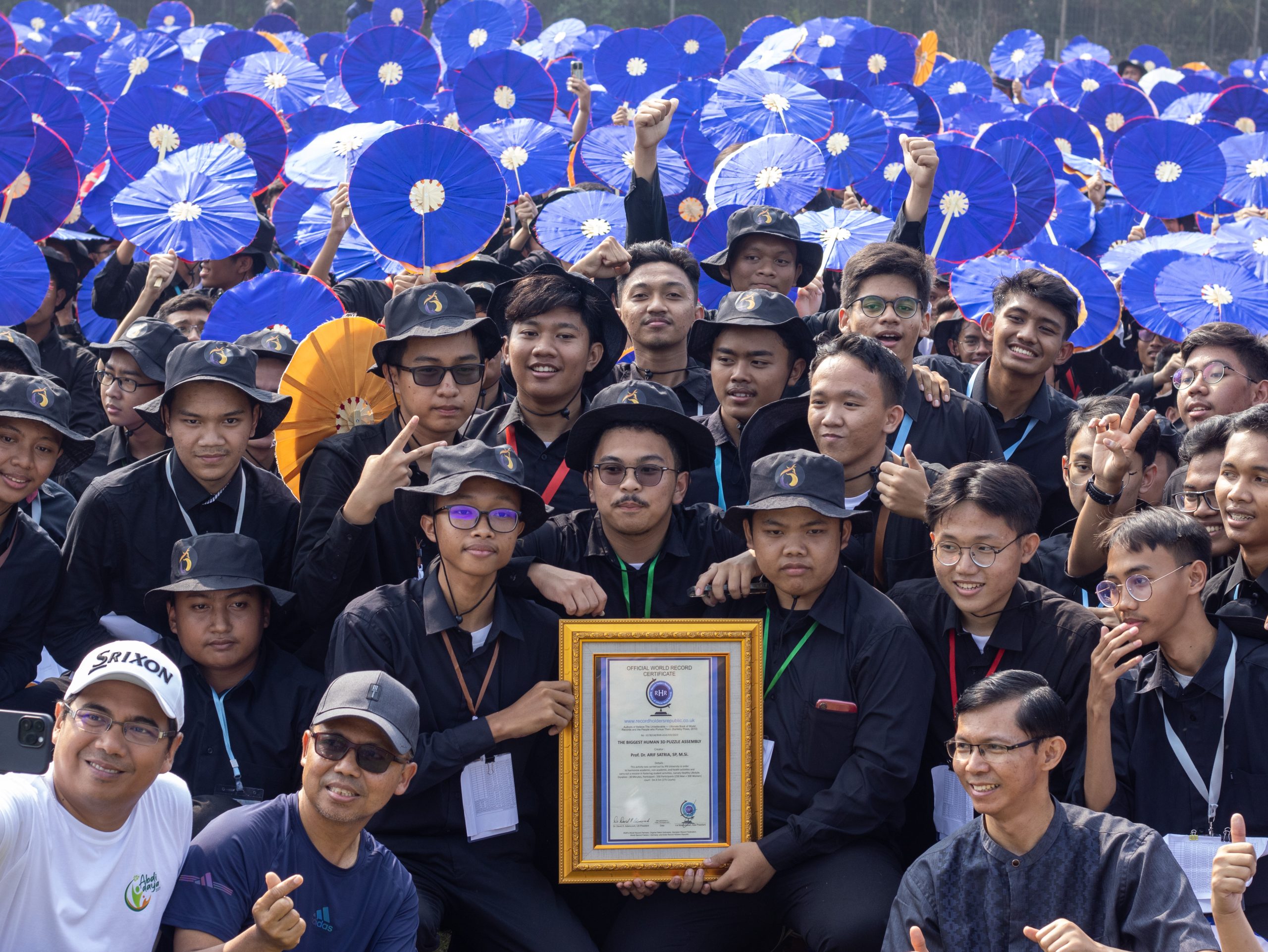 Sukses Besar! Rekor Mozaik Spektakuler 85 Formasi dengan 3.750 Peserta ...