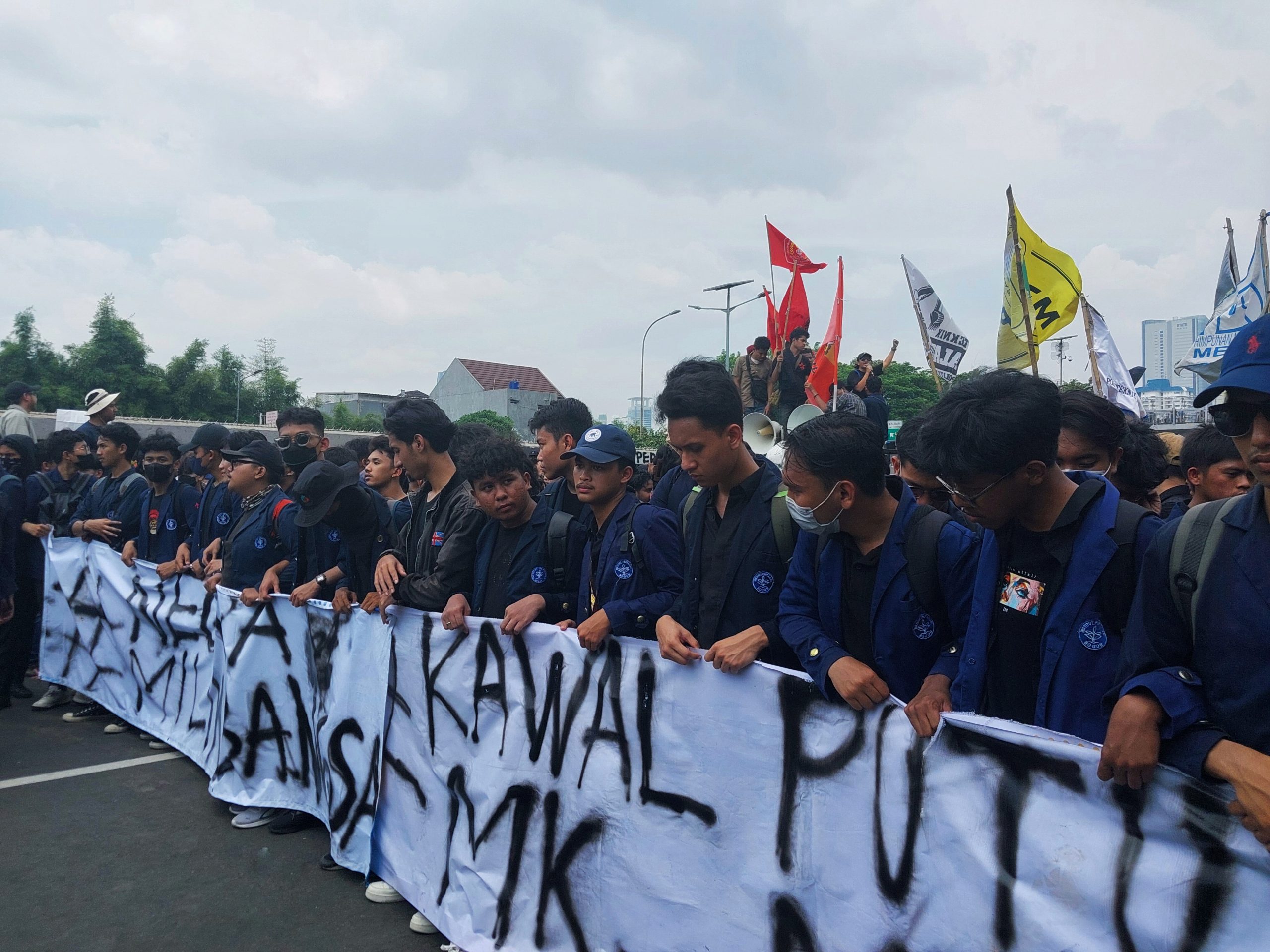 Penyelewengan DPR Revisi RUU Pilkada, Ribuan Mahasiswa Demo Perjuangkan ...