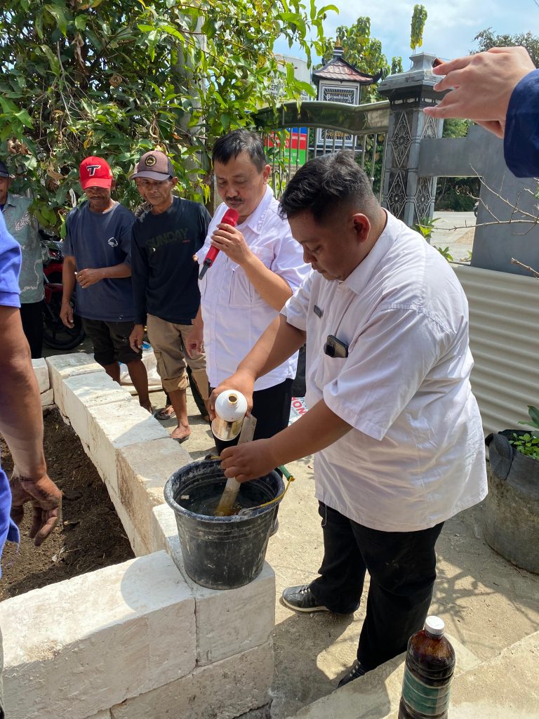 Program Inovatif TIM KKNT Inovasi IPB Desa Medalem, Kenalkan Digital ...